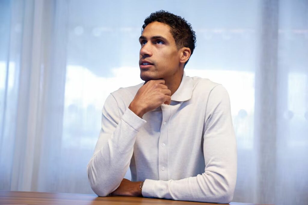 Raphael Varane vysvetľuje, ako sa zmenila úloha stredného obrancu ...